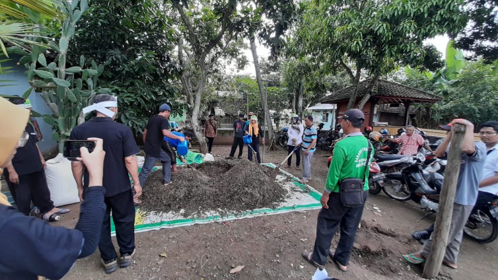 Pelatihan Pembuatan Pestisida Nabati (PesNab), Pupuk Bokhasi dan Pupuk ...