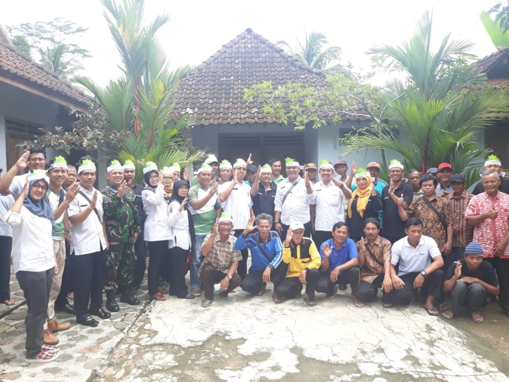 Pelatihan Pembuatan Pestisida Nabati (PesNab), Pupuk Bokhasi dan Pupuk ...